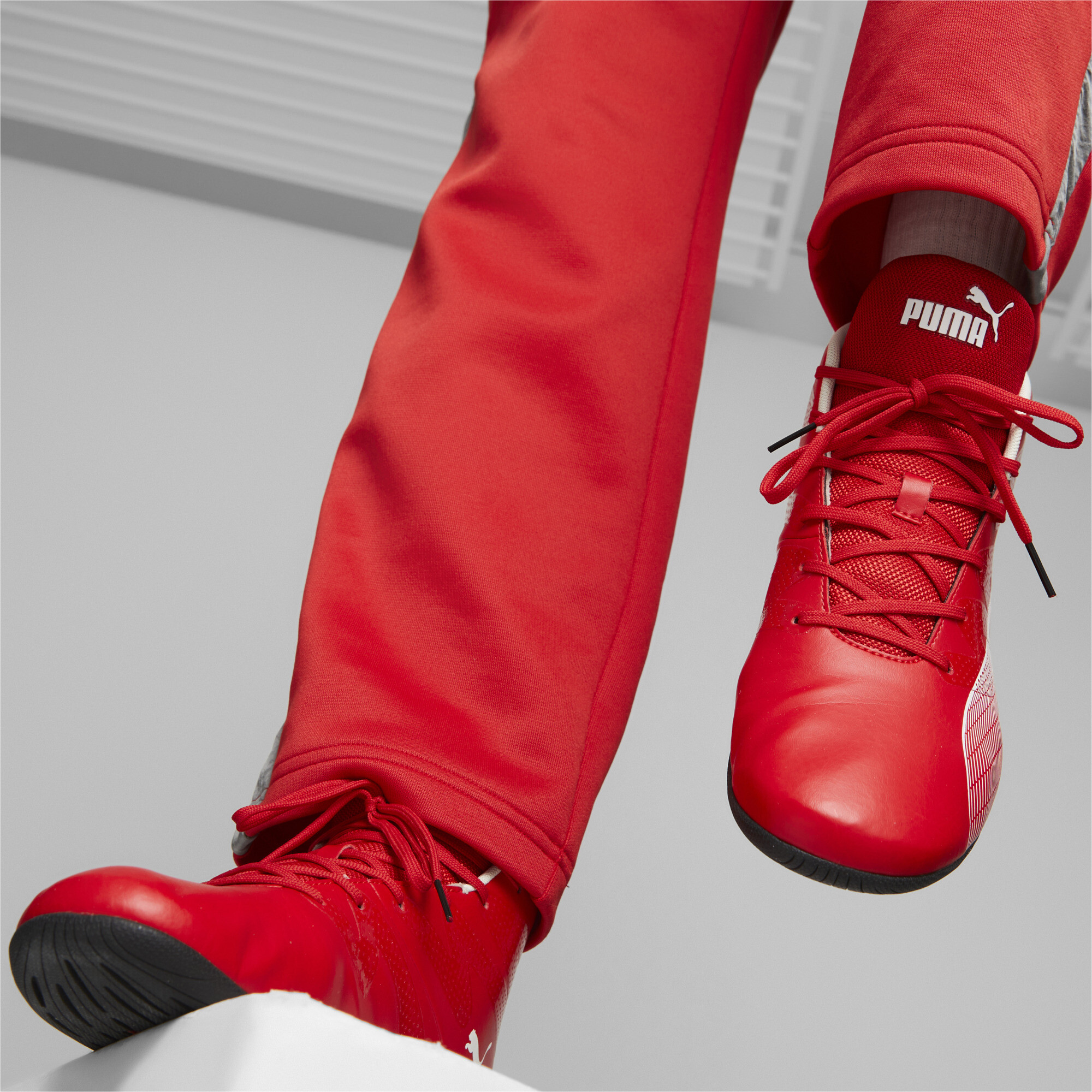 PUMA Unisex Scuderia Ferrari Carbon Cat Mid Driving Shoes